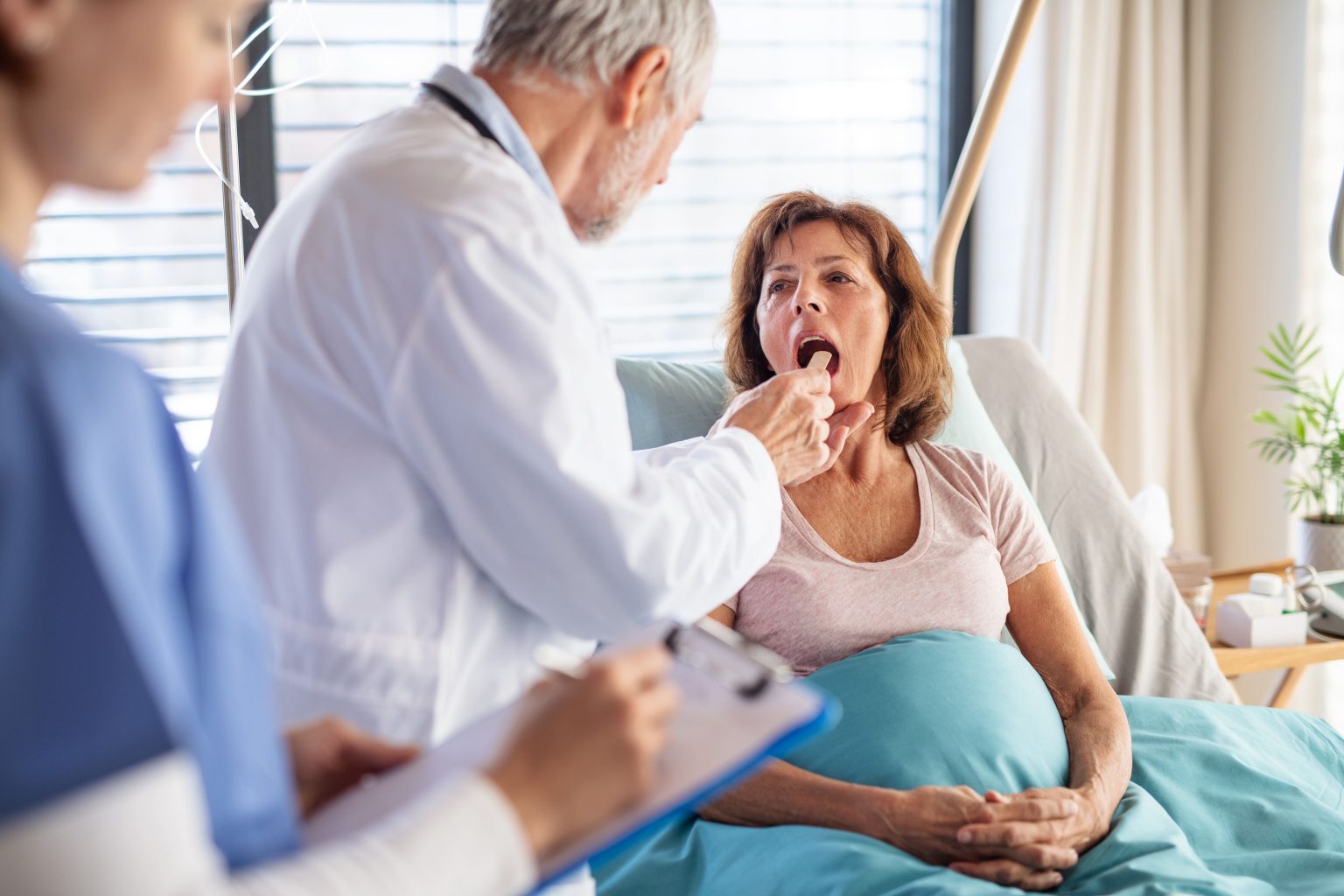 Gerontologists vs. Geriatricians In Senior Care - Lynn Valley Care Centre